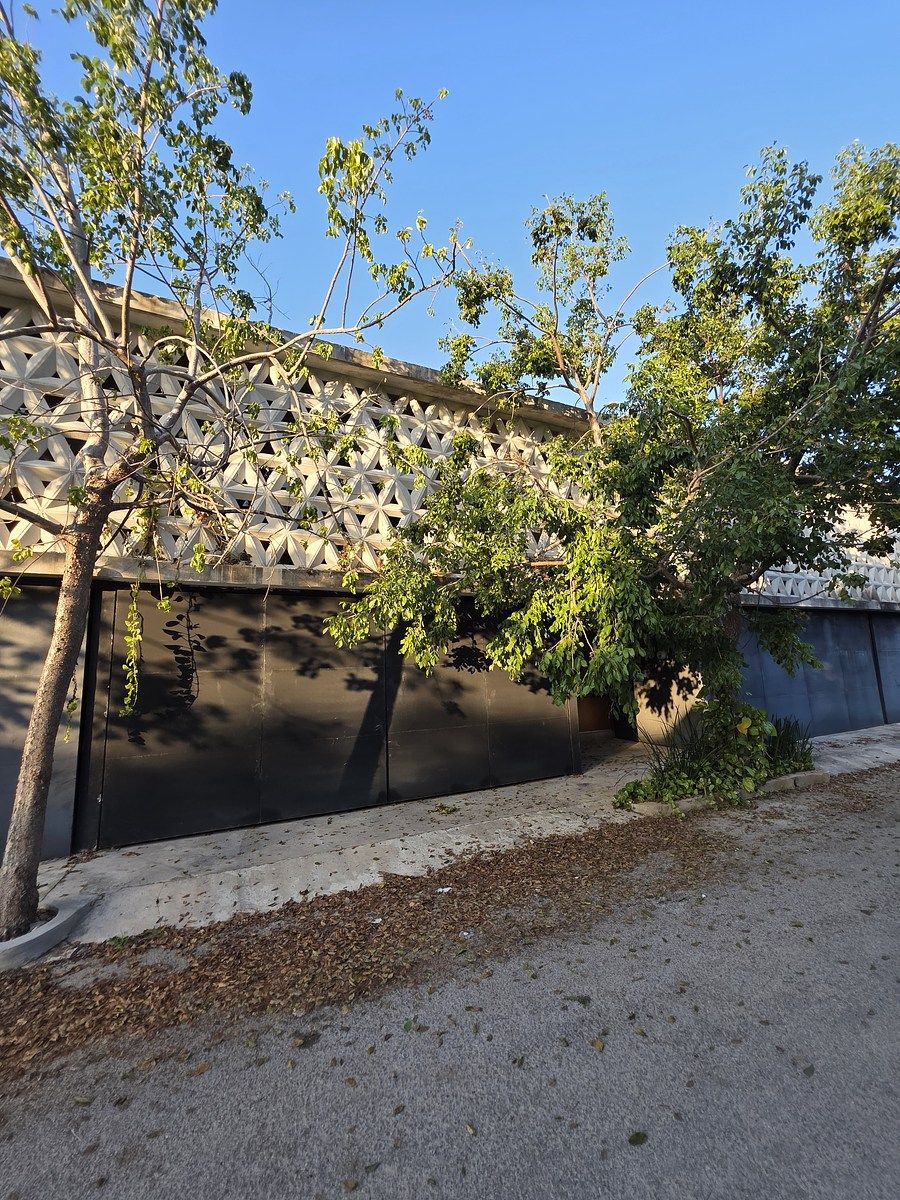 House for sale in Temozón Norte with solar panels and Parota finishes ...