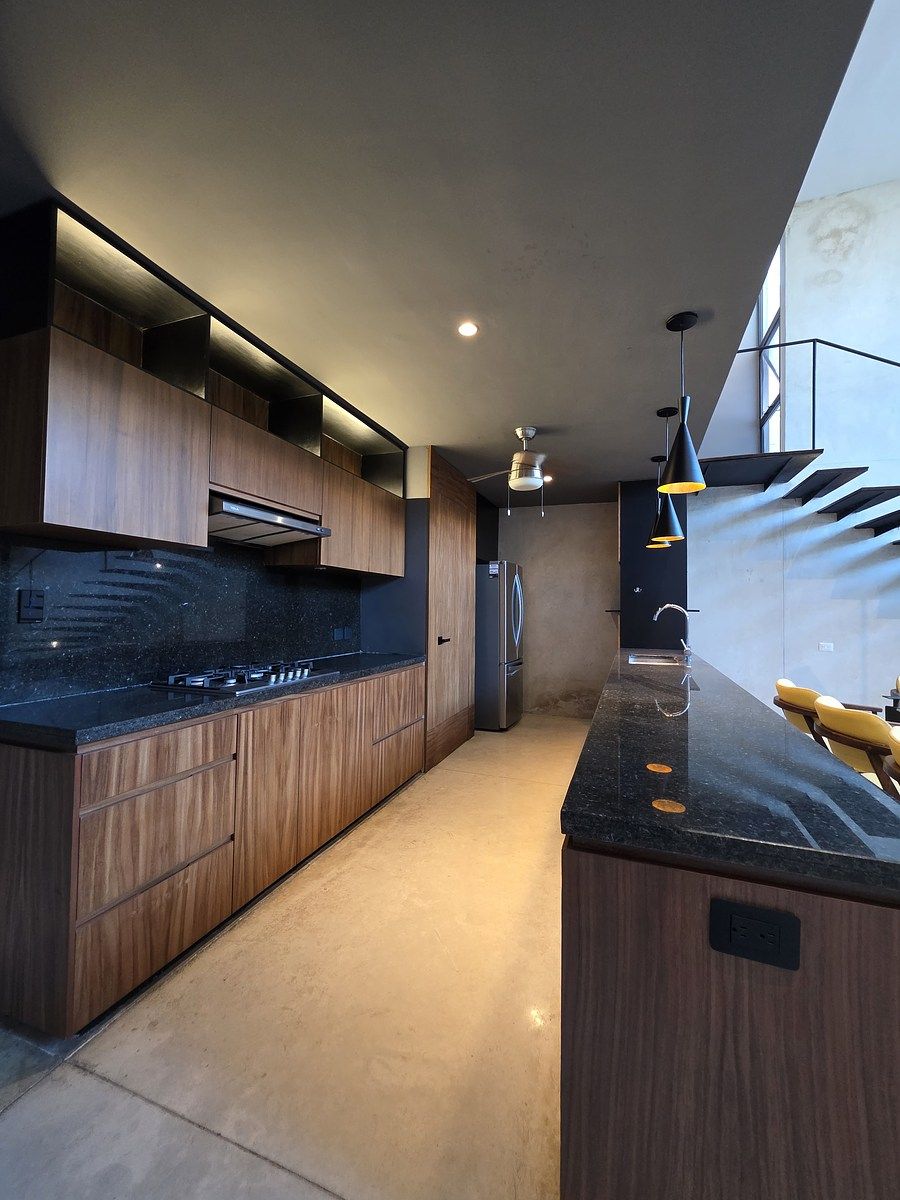 Casa en venta en Temozón Norte con paneles solares y acabados en Parota ...