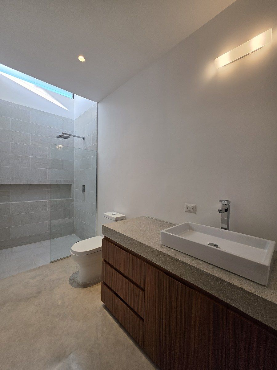 Casa en venta en Temozón Norte con paneles solares y acabados en Parota ...