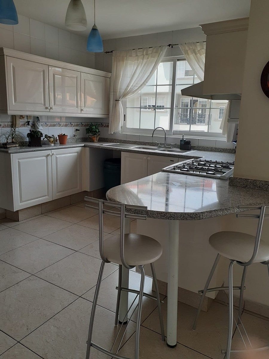 CASA EN PRIVADA EN INTERLOMAS FRENTE AL HOSPITAL ANGELES | Pincali