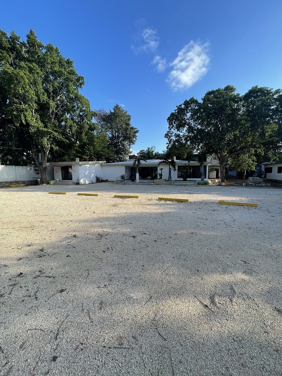 Rento excelente terreno en esquina con construcción al norte de Mérida ...