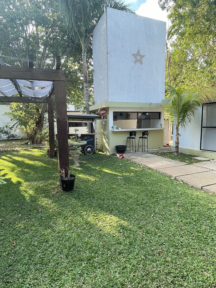 Rento excelente terreno en esquina con construcción al norte de Mérida ...