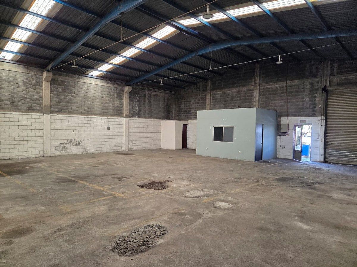 Bodega con oficinas en ubicación estratégica, en Santa Catarina, 305 m² ...