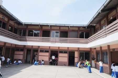 Edificio de 659 m2, San Cristóbal ideal para colegio | EasyAviso