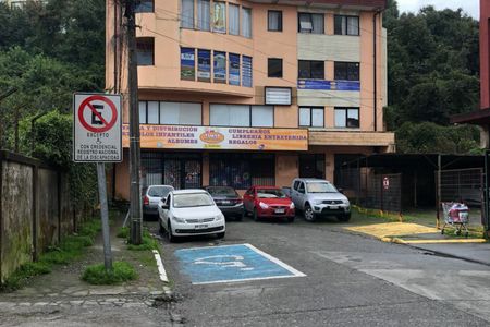 Gran edificio para uso comercial. | EasyAviso