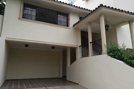 CASA EN VENTA EN EL SECTOR DE CUESTA HERMOSA III. | EasyBroker
