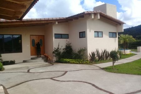 CASA EN VENTA EN CAMINO REAL ACATITLAN, VALLE DE BRAVO, EDOMEX | EasyBroker